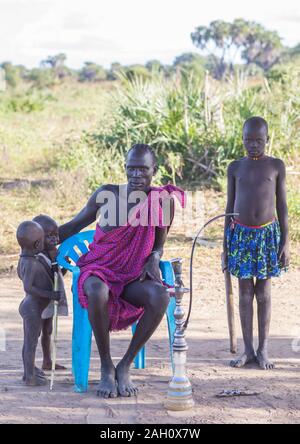 Mundari tribe father with his children, Central Equatoria, Terekeka ...