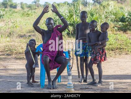 Mundari tribe father with his children, Central Equatoria, Terekeka ...