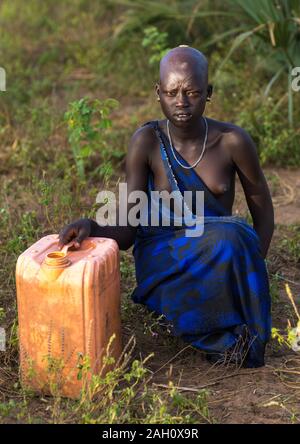 Portrait of Mundari tribe girl, Central Equatoria, Terekeka, South Sudan Stock Photo - Alamy
