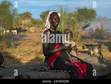 Portrait of Mundari tribe women with a child, Central Equatoria, Terekeka, South Sudan Stock ...