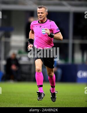 Referee Bjorn Kuipers in action during the FIFA World Cup 2018 Round of ...