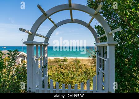 'Sconset Bluff Walk in Nantucket, Massachusetts Stock Photo - Alamy