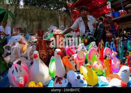 The Beautiful traditional Pottery of Bangladesh Stock Photo - Alamy