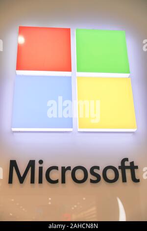 Microsoft sign on the building at its Silicon Valley Corporate campus ...