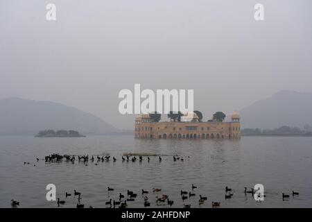 Tranquil morning at Jal Mahal Water Palace at sunrise in Jaipur ...