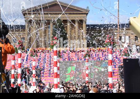 6abc Dunkin' Donuts Thanksgiving Day Parade Featuring: Aloe Blacc Where ...