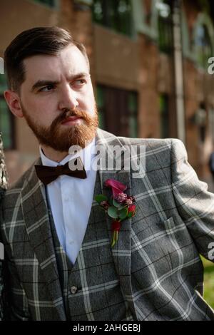 Man Clothed Stylish Suit Holding Bouquet of Flower Stock Photo - Alamy