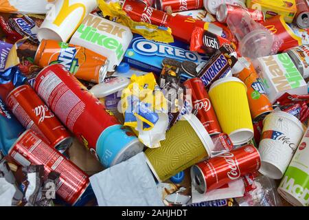 coca cola can cardboard box display Stock Photo - Alamy