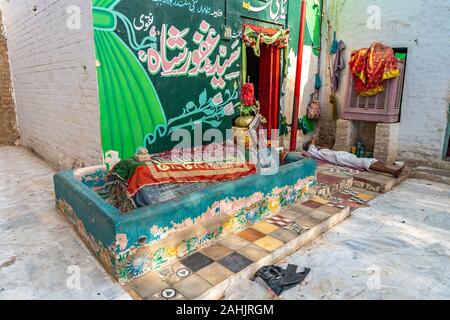 Sehwan Sharif Darbar Shah Mardan Sikandar Bodla Bahar Tomb Picturesque ...