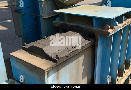 Haimen vertical lift bridge over the Haihe river in Tianjin's eastern ...