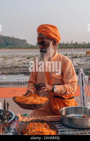 Hinduist Monks in India in colorful orange clothes Stock Photo - Alamy