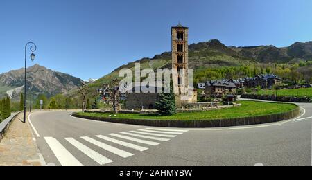 Nave and apse. Sant Climent de Taüll, also known as the Church of St ...