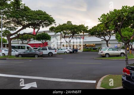 Safeway supermarket car park Lahaina, Maui Stock Photo - Alamy