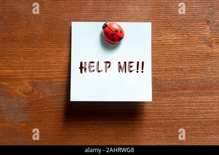 a colored memo sheet with writing help me on a transparent background ...