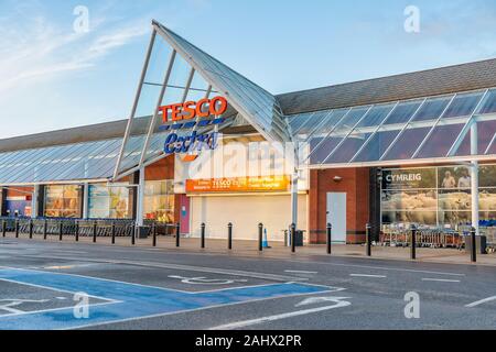 Tesco Extra supermarket store, company founded by Jack Cohen in 1919 ...