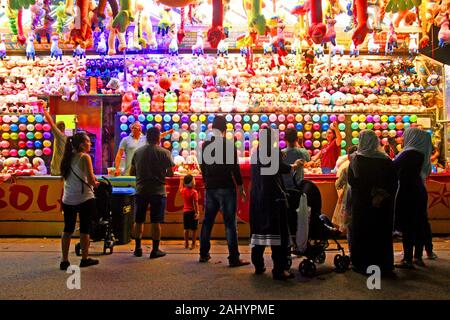 Tombola, Funfair at night, neighborhood of La Barceloneta, Barcelona ...