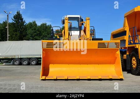 Front End Loader Coal Mining Stock Photo - Alamy