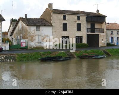 COULON within 'The Marais Poitevin National Park' Grand Site de France ...