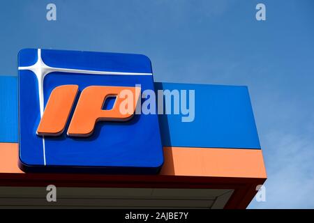api, italian, petrol, station, fuel, oil, company, italy, filling Stock ...