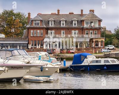 Oulton Broad, and The Wherry Hotel in Lowestoft, Suffolk, England Stock ...