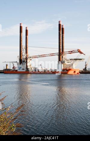 Fred Olsen Brave Tern Windcarrier off shore wind turbine construction ...