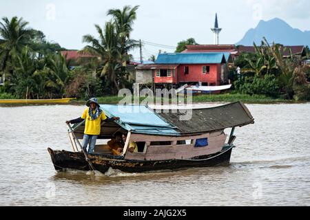 Traditional Malay boats on the river at Kuala Selangor, Malaysia Stock ...