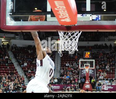 Mississippi State guard Nick Weatherspoon (0) drives the ball past ...