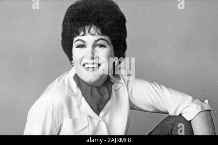 PATSY CLINE (1932-1963) American singer about 1957 Stock Photo - Alamy