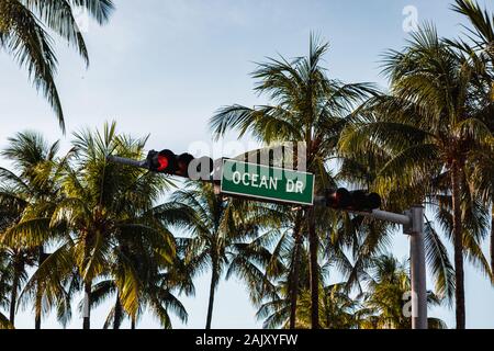Ocean drive sign and traffic light Stock Photo - Alamy