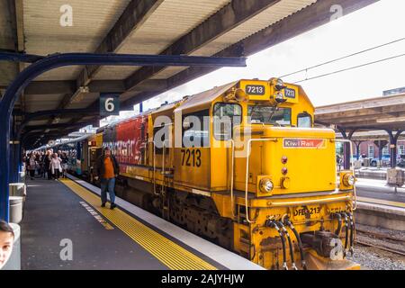 DF class locomotive no. 7213, Capital Connection long-distance commuter ...