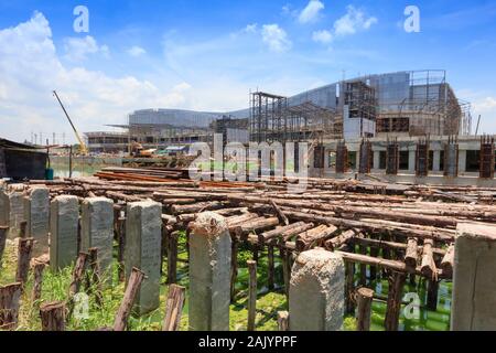 Bridge Construction Project: Temporary wood bracing, forms, walkways ...