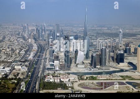 Dubai: Luftaufnahme Downtown Dubai | usage worldwide Stock Photo - Alamy