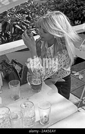 Am Filmset zu Som hon bäddar far han ligga mit Harald Leipnitz, Lil ...