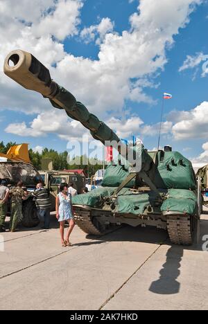 Self-propelled 152 mm howitzer 2S19 MSTA-S Stock Photo - Alamy