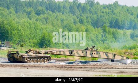 Bridge layer MTU-72 in action under tank cover Stock Photo - Alamy