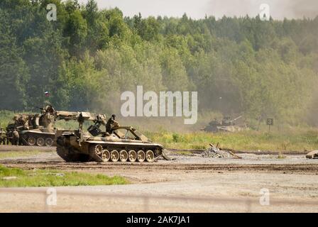 Bridge layer MTU-72 in action under tank cover Stock Photo - Alamy
