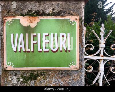 Valfleuri, plate on the pilar of a single-family home door, Lyon ...