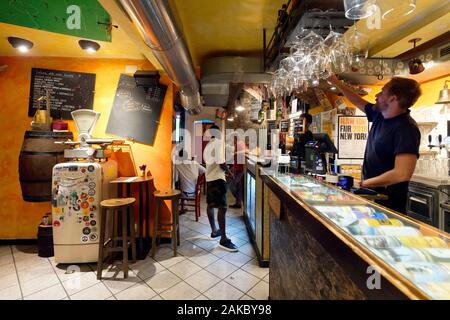 Italy, Liguria, Genoa, the historical centre, Piazza Campetto 8, Les ...