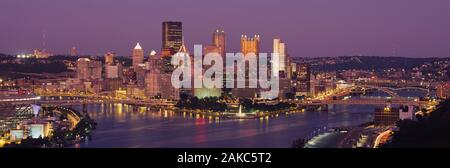 USA, Pennsylvania, Pittsburgh. Nighttime view of downtown skyline Stock ...