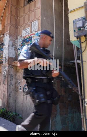 UPP Rocinha Pacifying Police Unit ( Unidade de Polícia Pacificadora ...