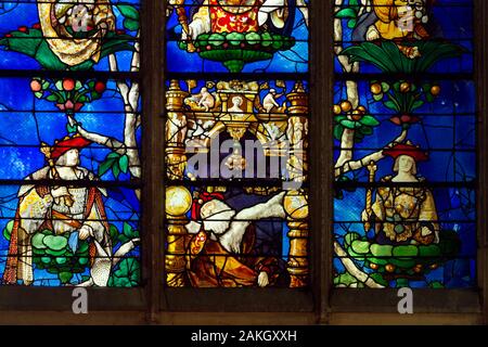 DETAIL OF THE JESSE TREE STAINED GLASS IN THE ROYAL DOOR CHARTRES ...