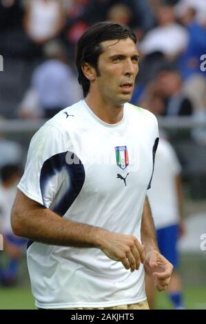 Italy goalkeeper Gianluigi Buffon Stock Photo - Alamy