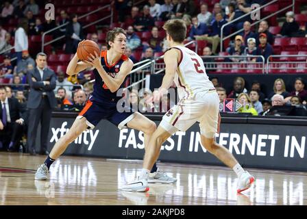 CHESTNUT HILL, MA - JANUARY 23: Notre Dame Fighting Irish assistant ...