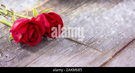 Roses on old wooden board, Valentines Day background, wedding day Stock ...