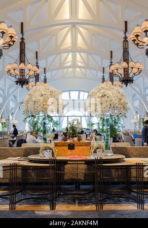 Singapore-14 DEC 2017: Singapore famous Fullerton Hotel entrance lobby ...