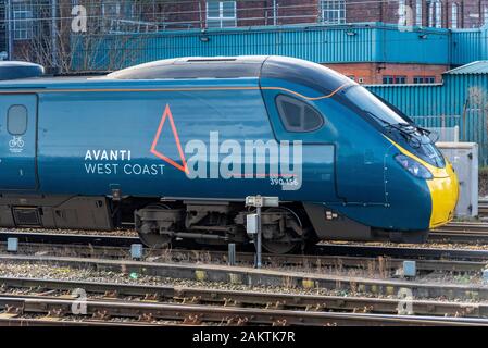 Avanti Pendolino Class390 express passenger tilting train. New Avanti ...