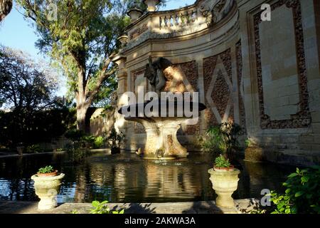 Springbrunnen im San Anton Garten, Attard, Malta Stock Photo - Alamy