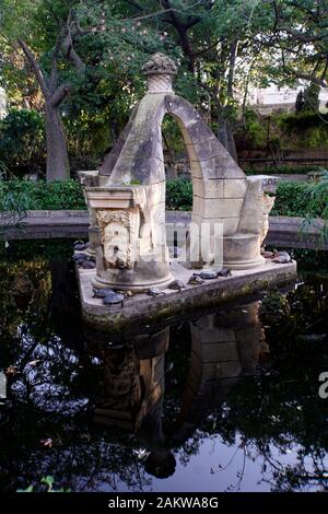 Springbrunnen im San Anton Garten, Attard, Malta Stock Photo - Alamy