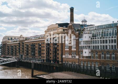 Butler's Wharf warehouse complex River Thames London Stock Photo - Alamy