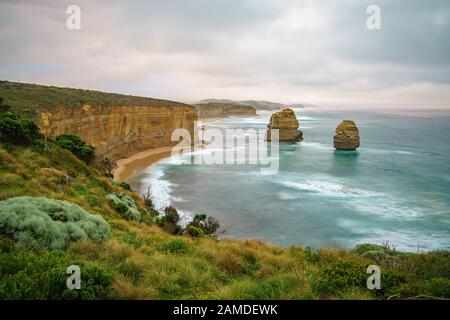famous gibson steps at sunset, twelve apostles, great ocean road in ...